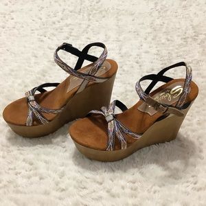 Sbicca | Shoes | Sbicca Mojo White Geometric Strappy Platform Wedge ...